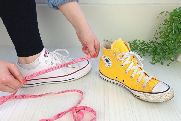 Converse Sizing: Do Converse Run Big or Small? (FAQs/ Chart) - Wearably ...