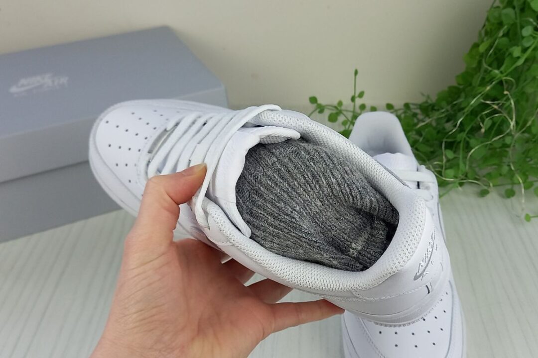 How To Get Creases Out Of Air Force 1s - 5 WAYS - Wearably Weird